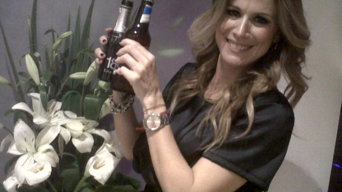 ¡Flavia está de fiesta! | Exitoina