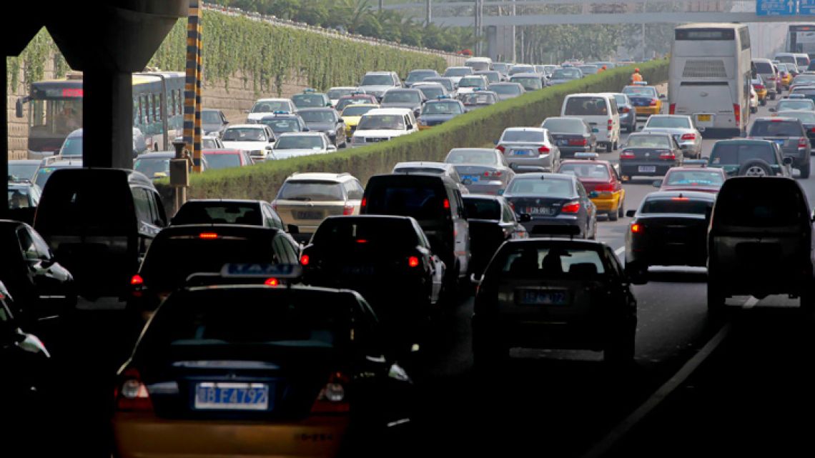 El embotellamiento más largo del mundo lleva 10 días | Perfil