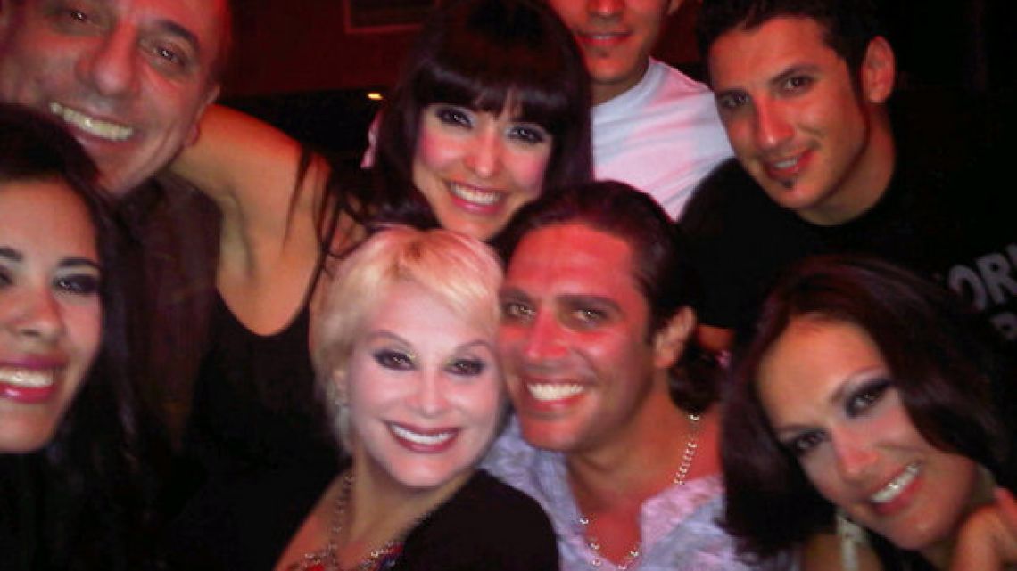 La intimidad de la cena de festejo de "Bravísima" | Exitoina