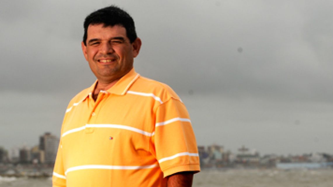 Campaña en la playa: "No vote al pedo, vote a Olmedo" | Perfil