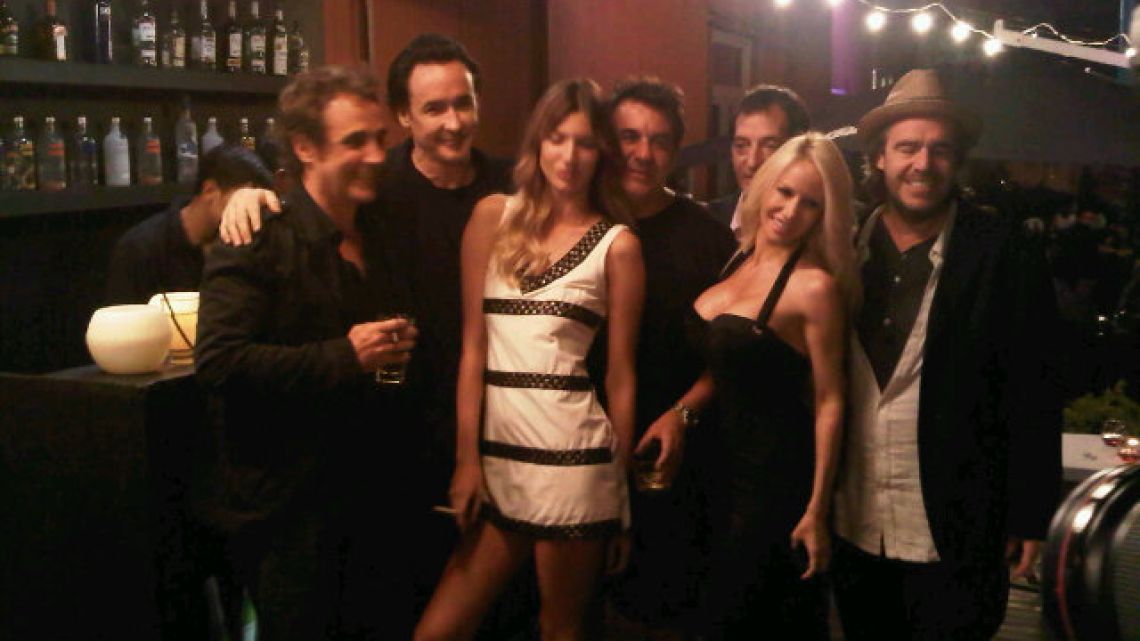 John Cusack filmando con Luli Salazar y Chloe Bello | Exitoina