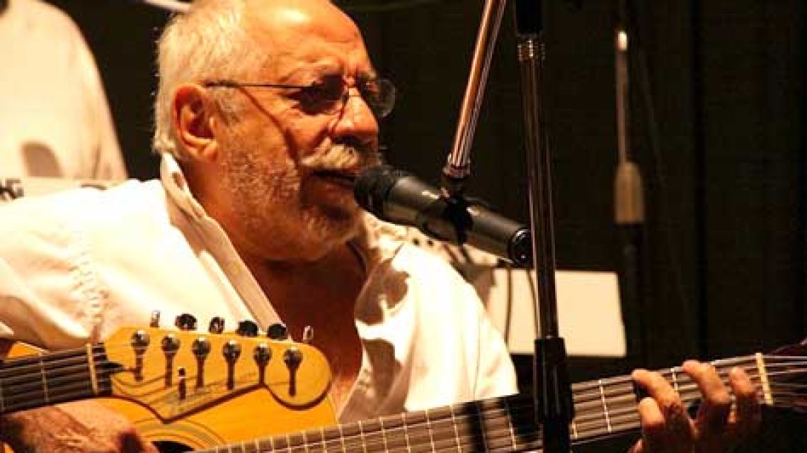 Chango Farías Gómez en vivo en el Teatro Del Viejo Mercado | Exitoina