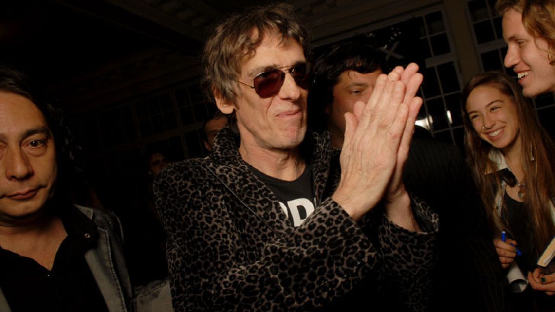 Murió Luis Alberto Spinetta, pero es mentira, la poesía no muere | Perfil