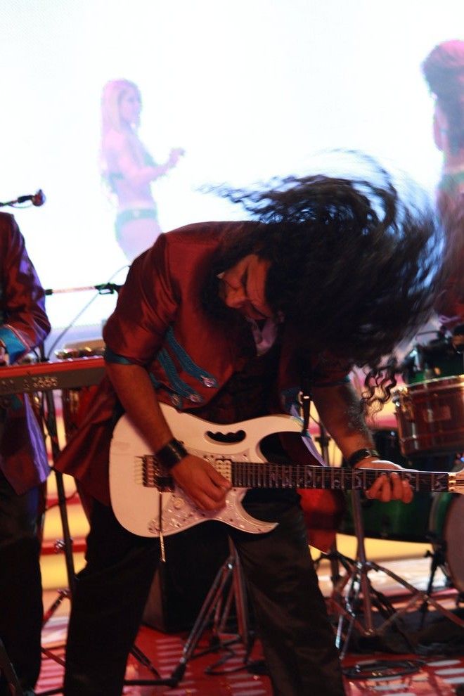 El "Slash" de la cumbia | Exitoina