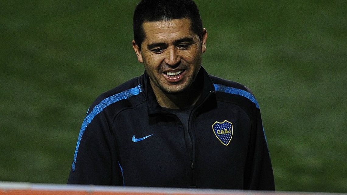 "Sólo se necesita firmar un papel" | 442