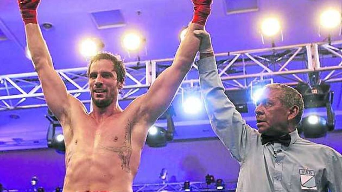 Gonzalo Valenzuela debutó como boxeador | Exitoina