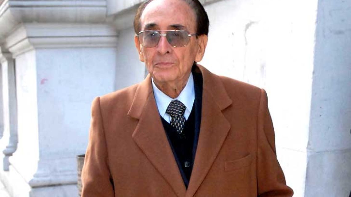 Carlos Fayt le respondió a Cristina a través de uno de sus custodios ...