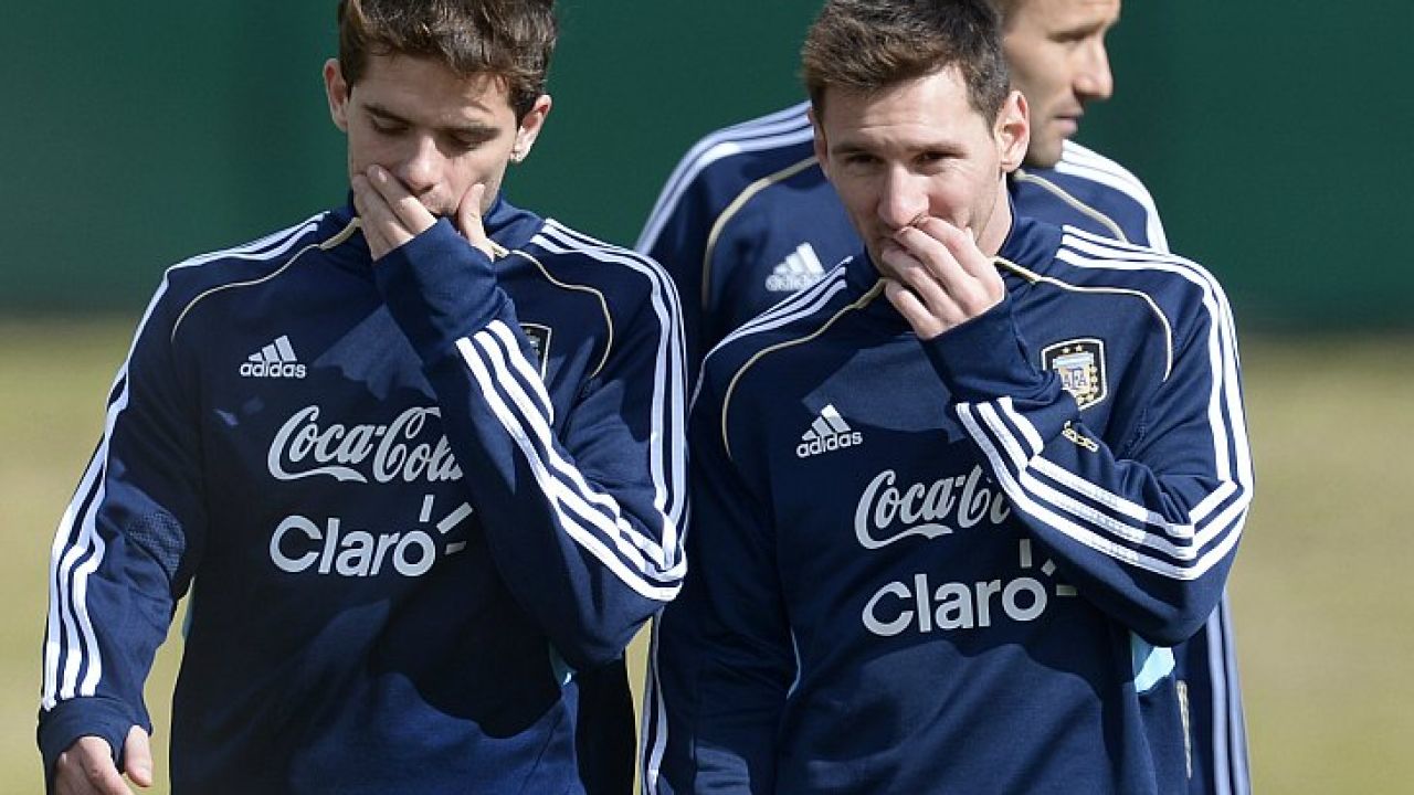 442 | Se busca mediocampista derecho