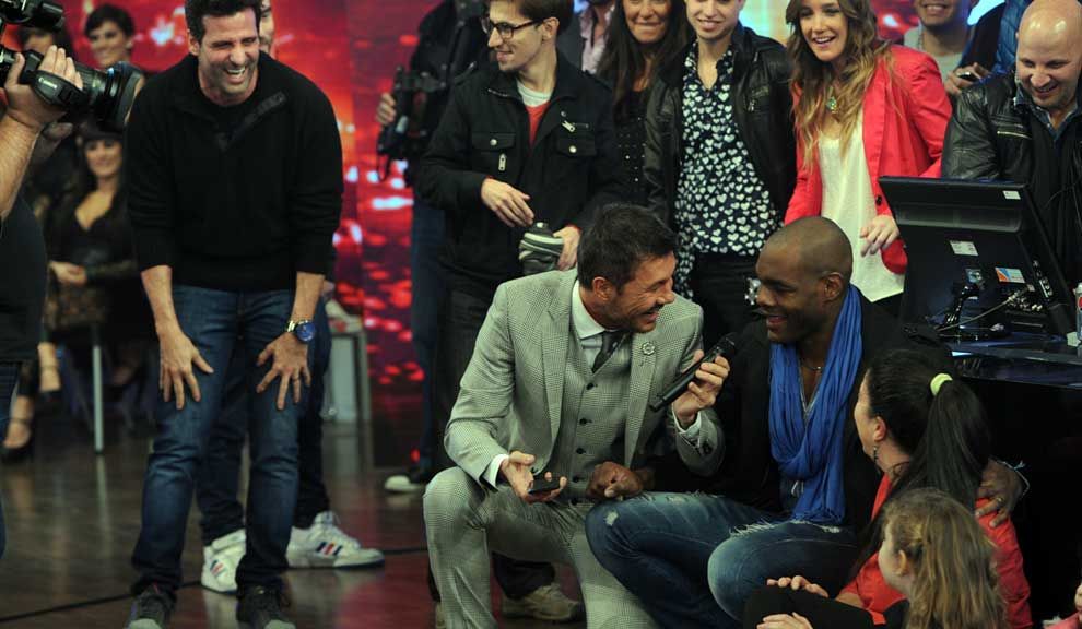Peluche quiere reconquistar a Vicky Xipolitakis, pero tiene competencia ...