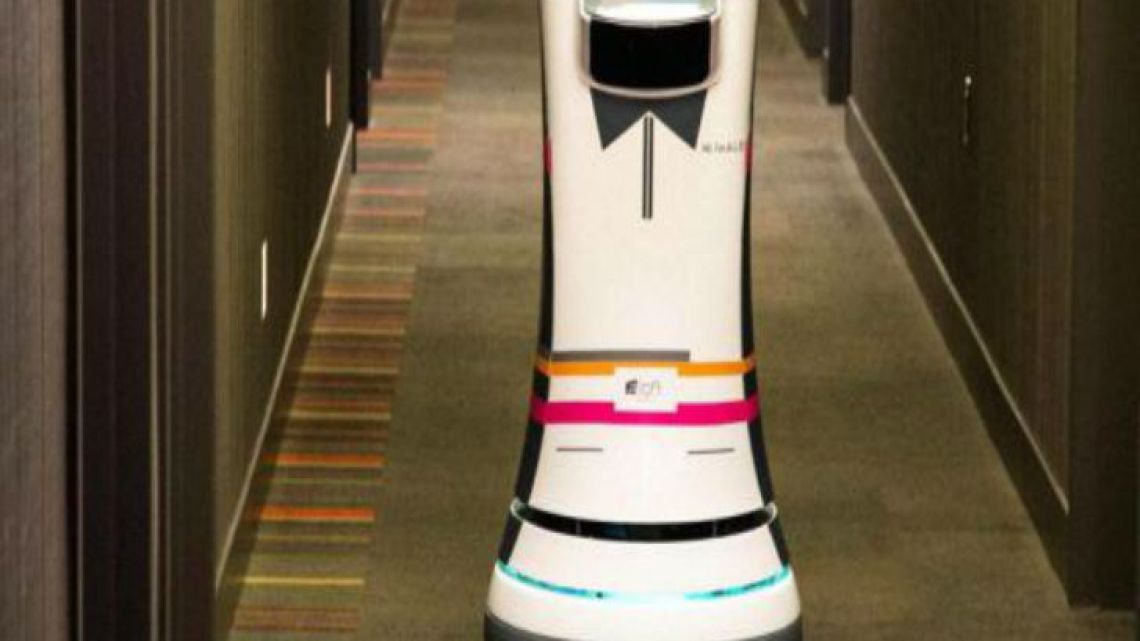Un hotel ya reemplaza a botones humanos por robots | Fortuna