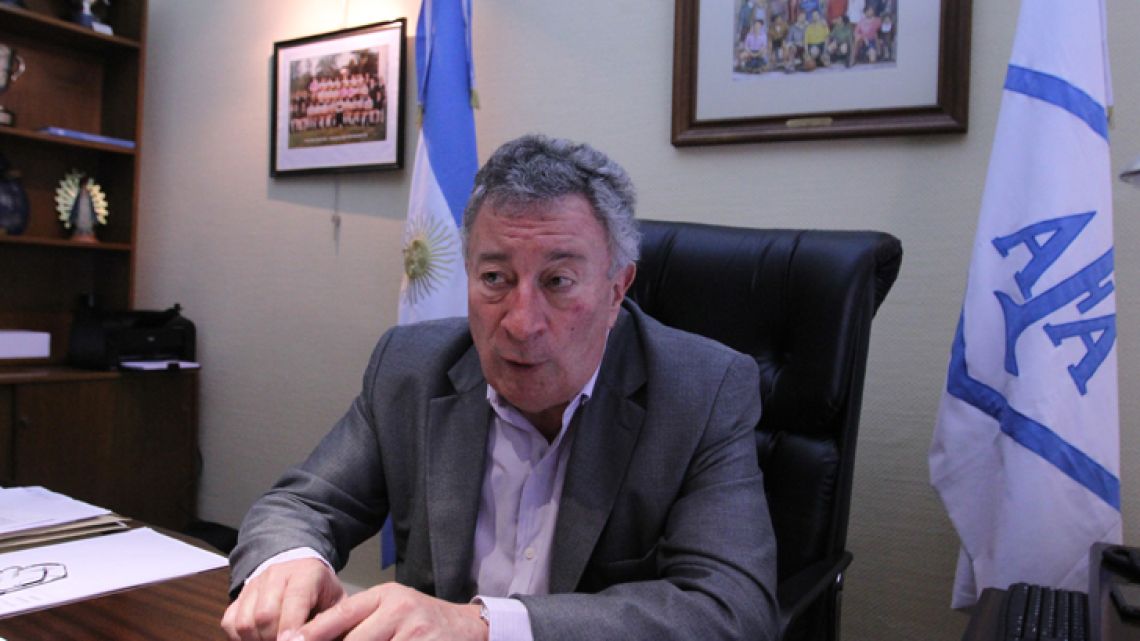 Luis Segura ratificado en AFA hasta 2015 | 442