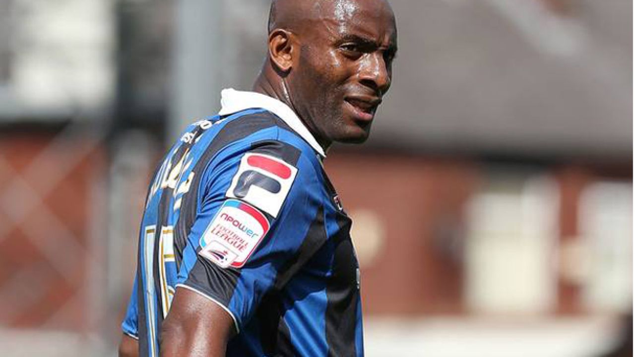 442 | Delantero nigeriano Dele Adebola tuvo que desmentir tener Ébola