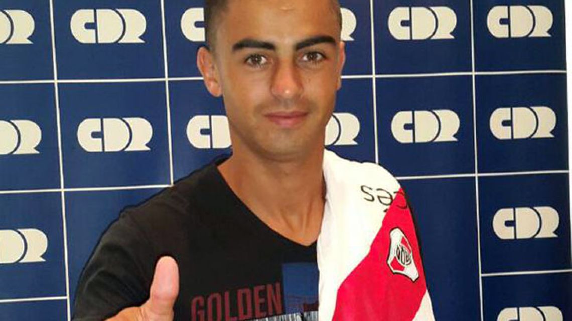Pity Martínez se probó la camiseta de River | 442