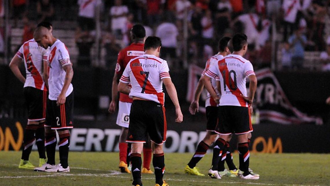 River y la delgada banda roja | 442