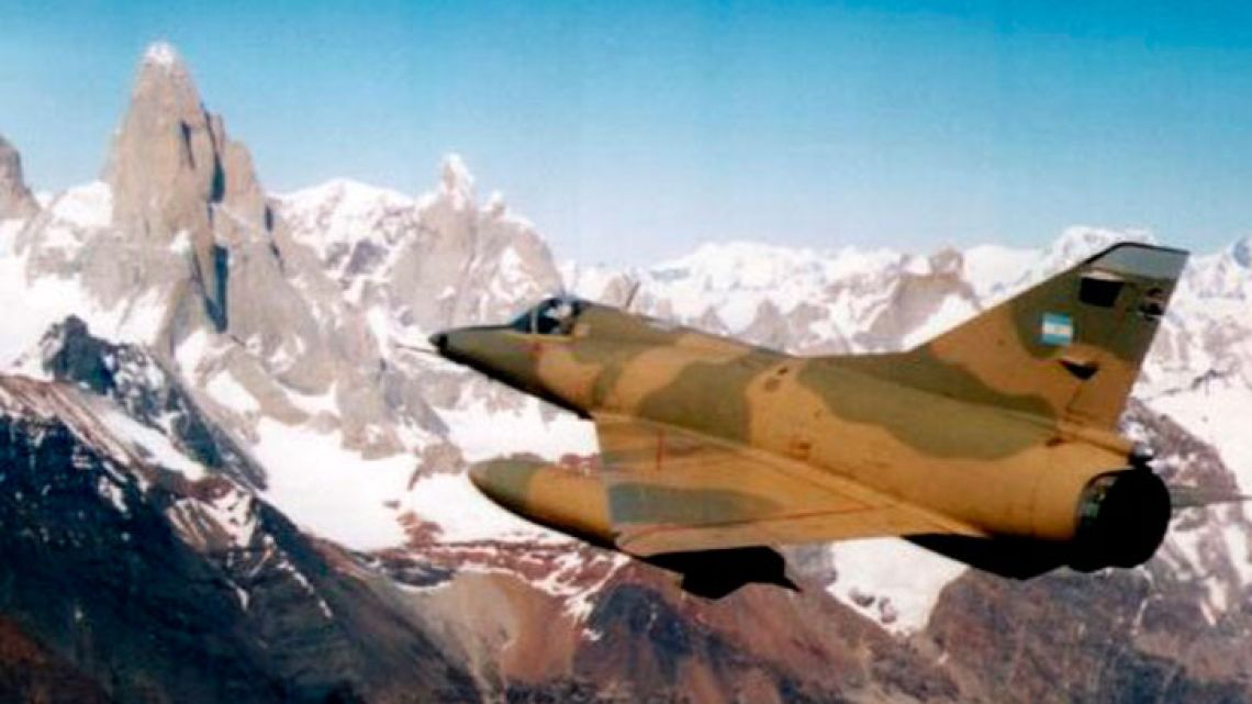 Con 43 años de servicio, los míticos aviones Mirage se despiden del ...