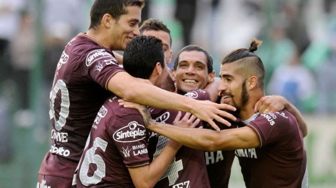 Lanús venció a Banfield y se afianza en la cima | 442