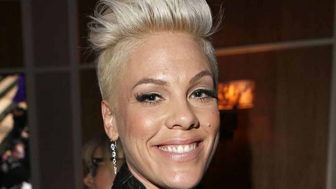 Pink lanza "Just Like Fire", de "Alice Through the Looking Glass ...