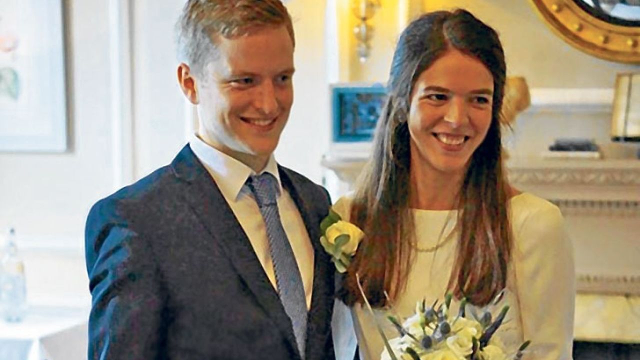 Rouge | Ella es argentina y él inglés: se casan en el día de las Malvinas