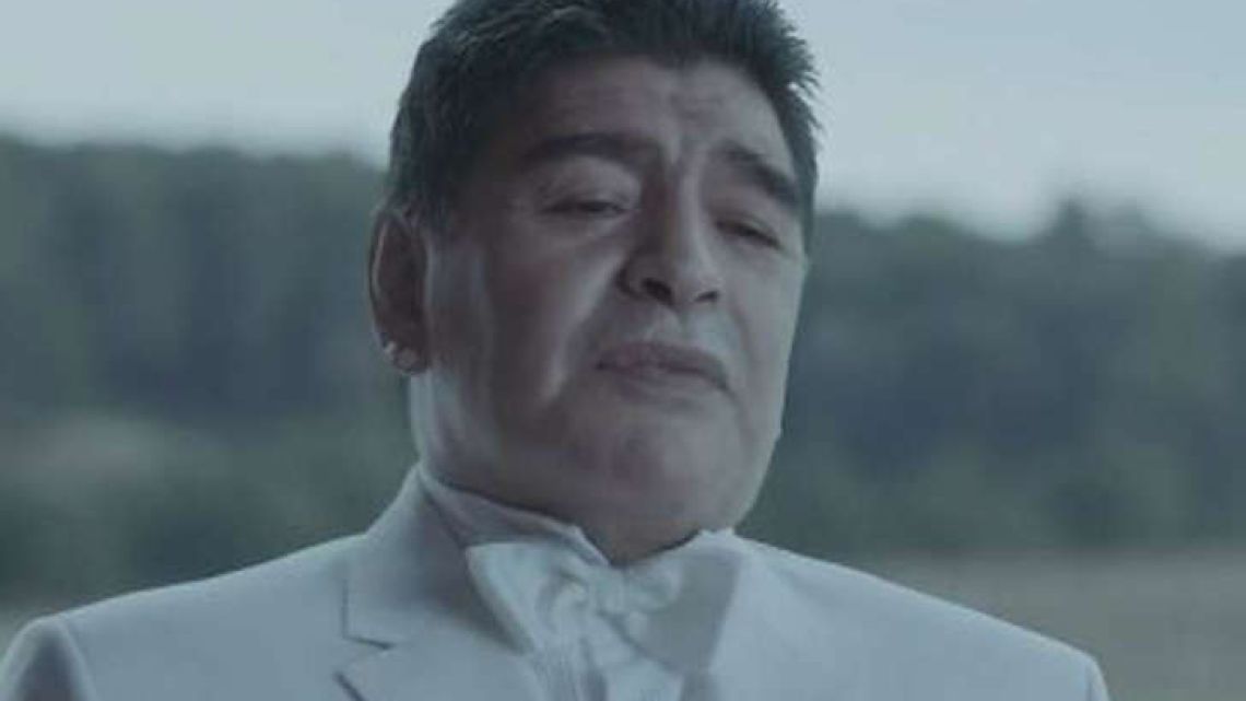 Maradona se viste de Dios para salvar al fútbol | 442