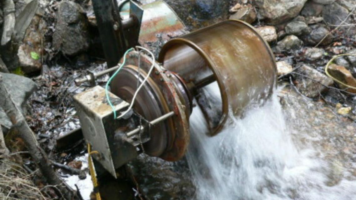 Weekend | Construyó su propia microcentral hidroeléctrica