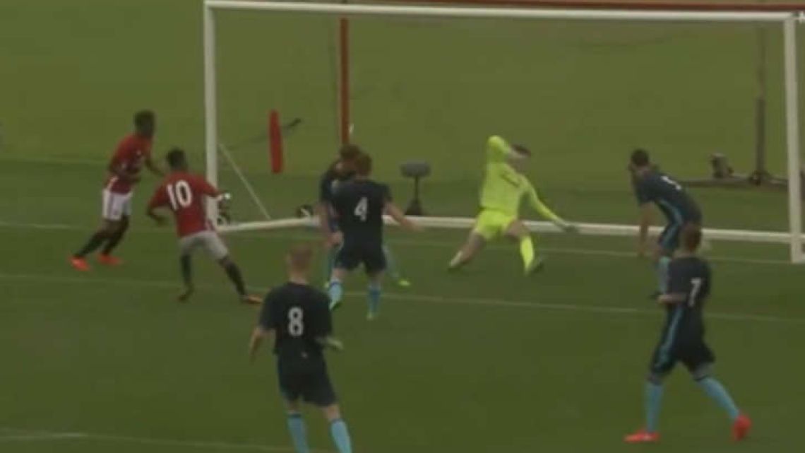 Fantástico gol de la reserva de Manchester United | 442