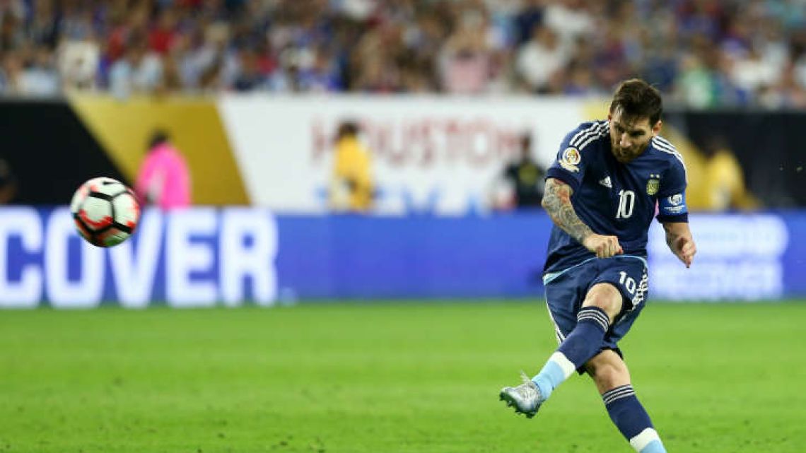 El primero que le insistió a Messi con los tiros libres | 442