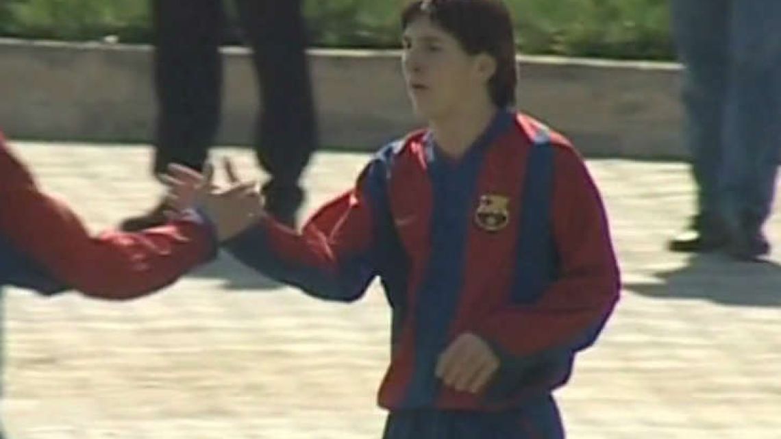 Imágenes inéditas: así jugaba Messi a los 15 años | 442