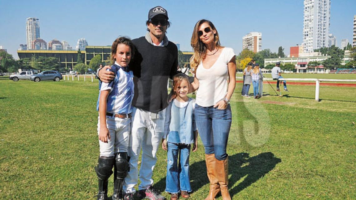 Adolfito Cambiaso con sus hijos y sobrinos jugaron en Palermo | Caras
