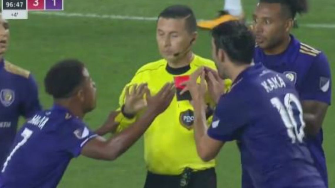 El VAR, cómplice de la insólita expulsión de Kaká | 442