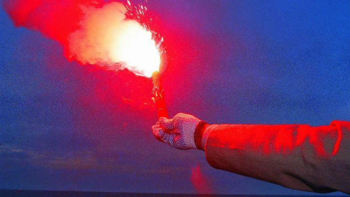 Cuál es la forma correcta de accionar las bengalas | Weekend