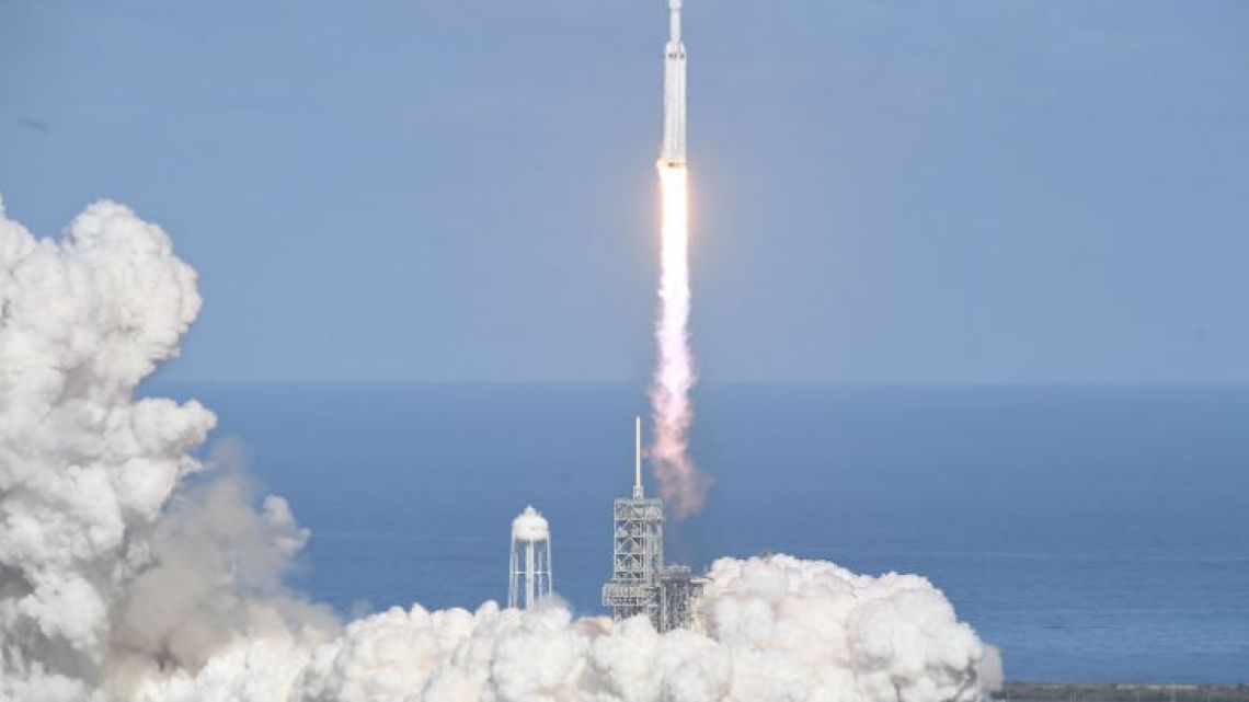 Así fue el lanzamiento del Falcon Heavy, el cohete más potente del ...