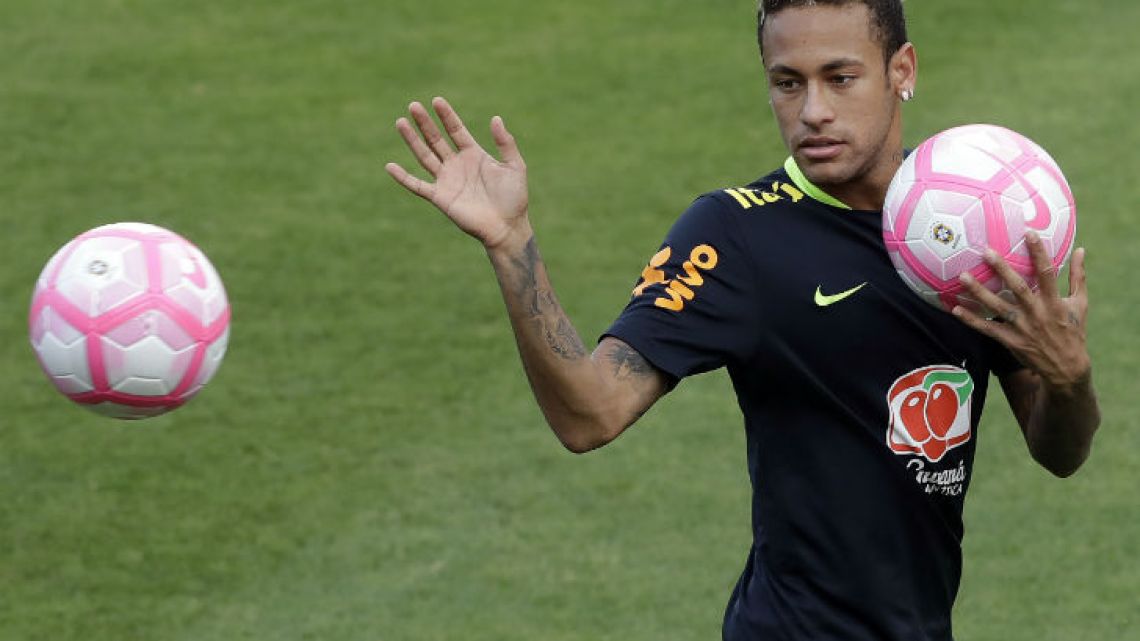 "Neymar tiene un presente y futuro en el PSG" | 442