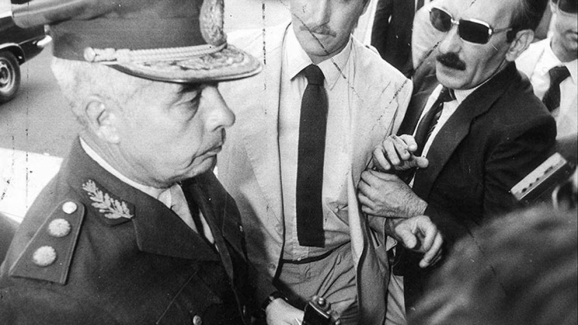 Menéndez, el genocida que también movía los hilos del fútbol | Perfil