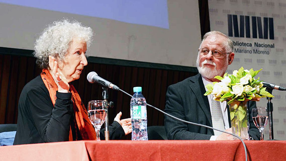 Alberto Manguel, el amigo de Margaret Atwood | Perfil