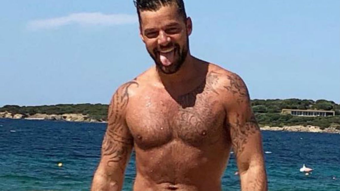 La sensual foto de Ricky Martin en la playa que hizo calentar la red ...