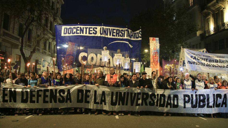 Jueves De Marchas En Defensa De La Universidad Pública Y Contra El