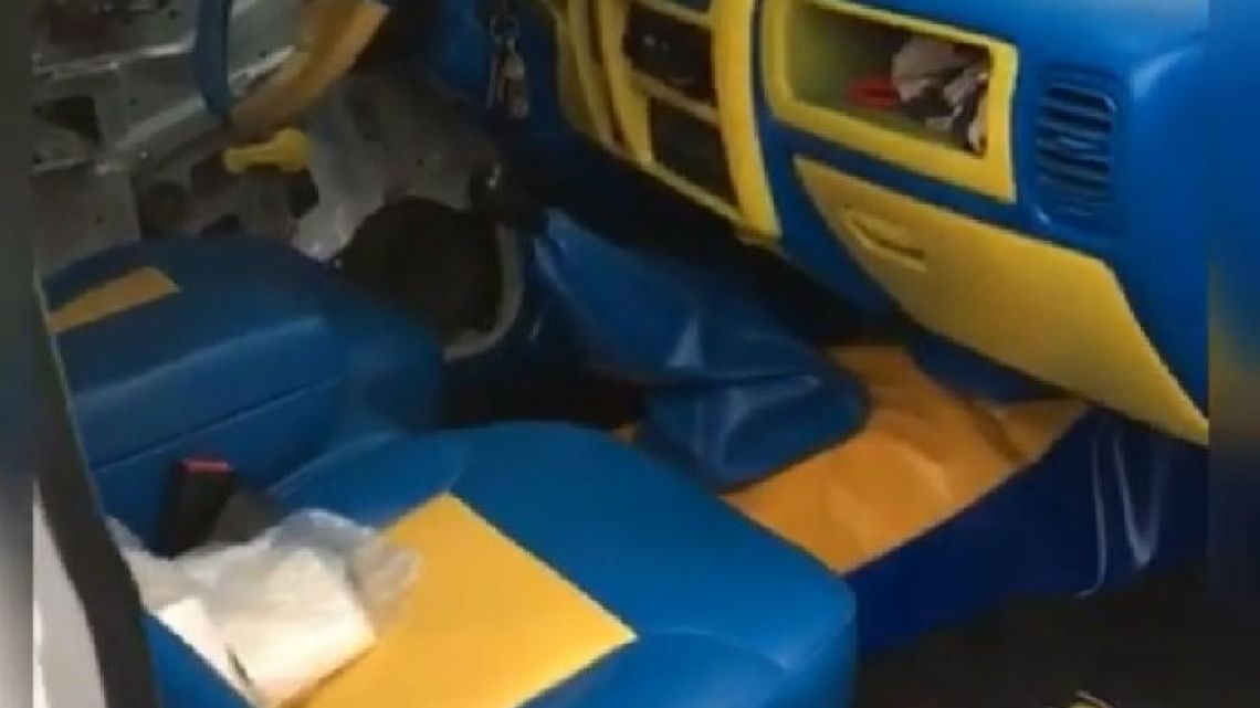 Tuneó su camioneta con los colores e ídolos de Boca | 442