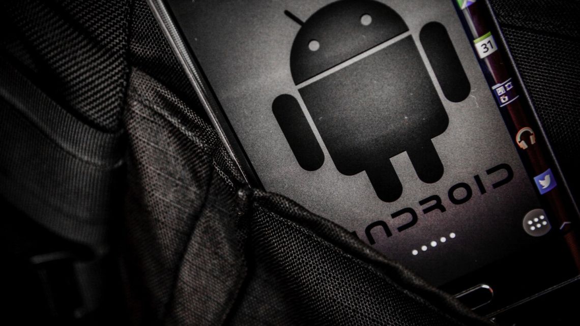Creador de Android desarrollaría nuevo teléfono con IA | Perfil