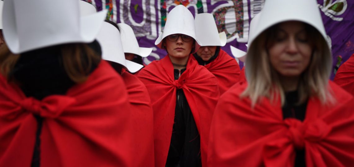 How 'Handmaid's Tale' costumes became a symbol of #MeToo and more ...