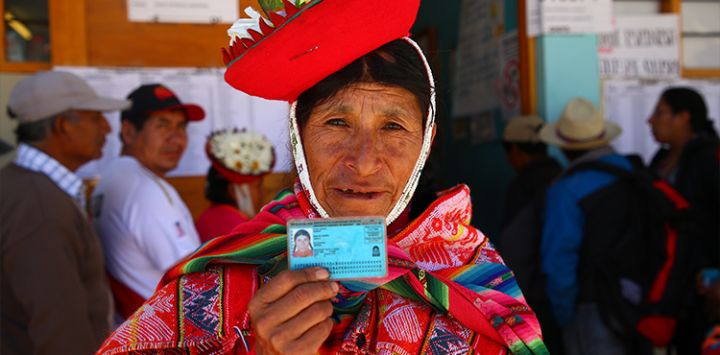 Shaken by corruption, Peruvians back major gov't overhaul | Buenos ...