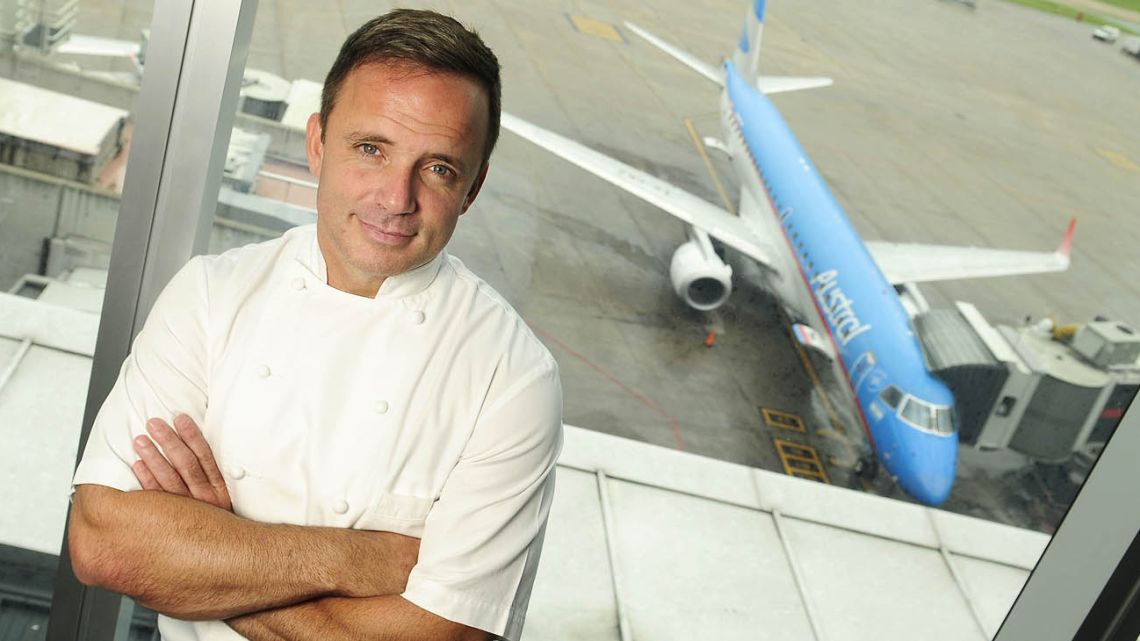 Es piloto y jefe de cocina en una aerolínea e ideó un menú que se ...