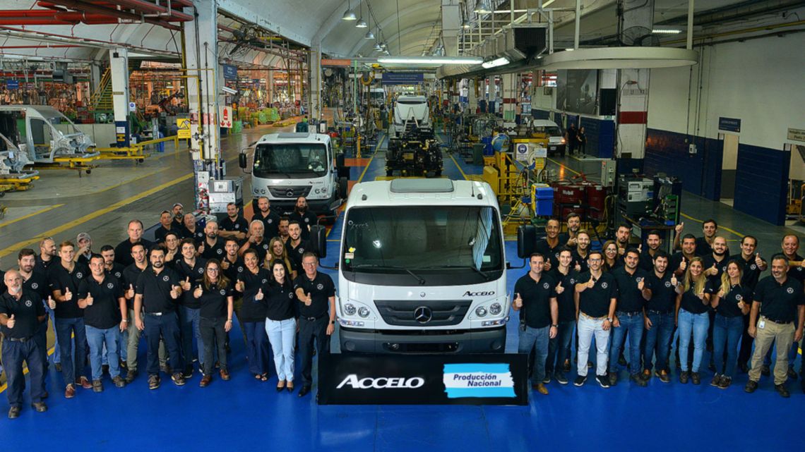 Mercedes-Benz ya produce el camión Accelo en la Argentina | Parabrisas