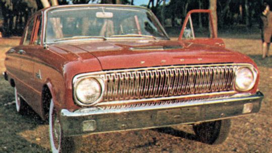 Un Falcon a duelo con un Ferrari en plena General Paz | Parabrisas