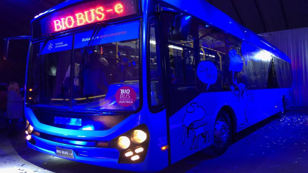 Se presentó un nuevo Trolebus fabricado completamente en Rosario ...