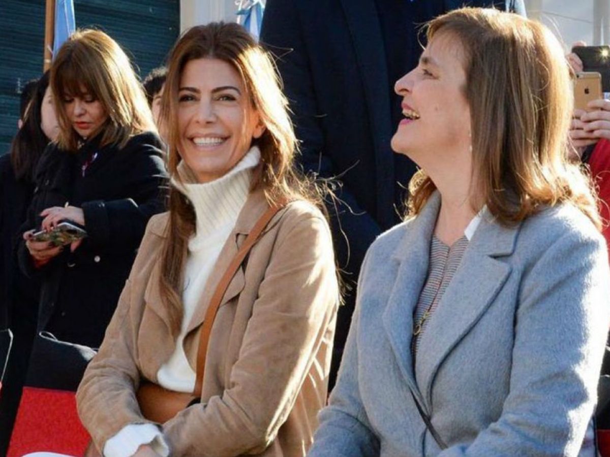 Caras | Juliana Awada impactó con sus looks en la gira oficial por el ...