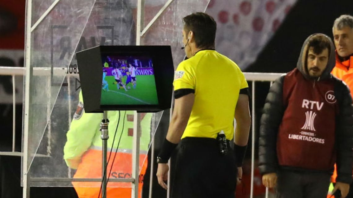 Dónde se ubicará la cabina del VAR para el Boca-River | 442