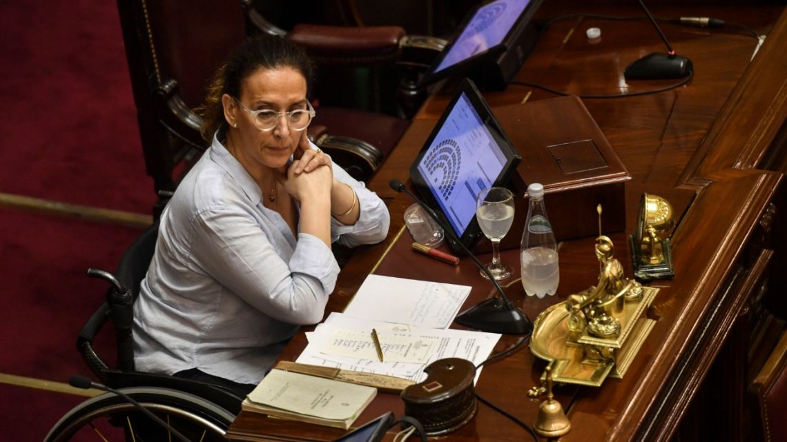 El momento en que Gabriela Michetti proclama a Alberto y Cristina | Perfil