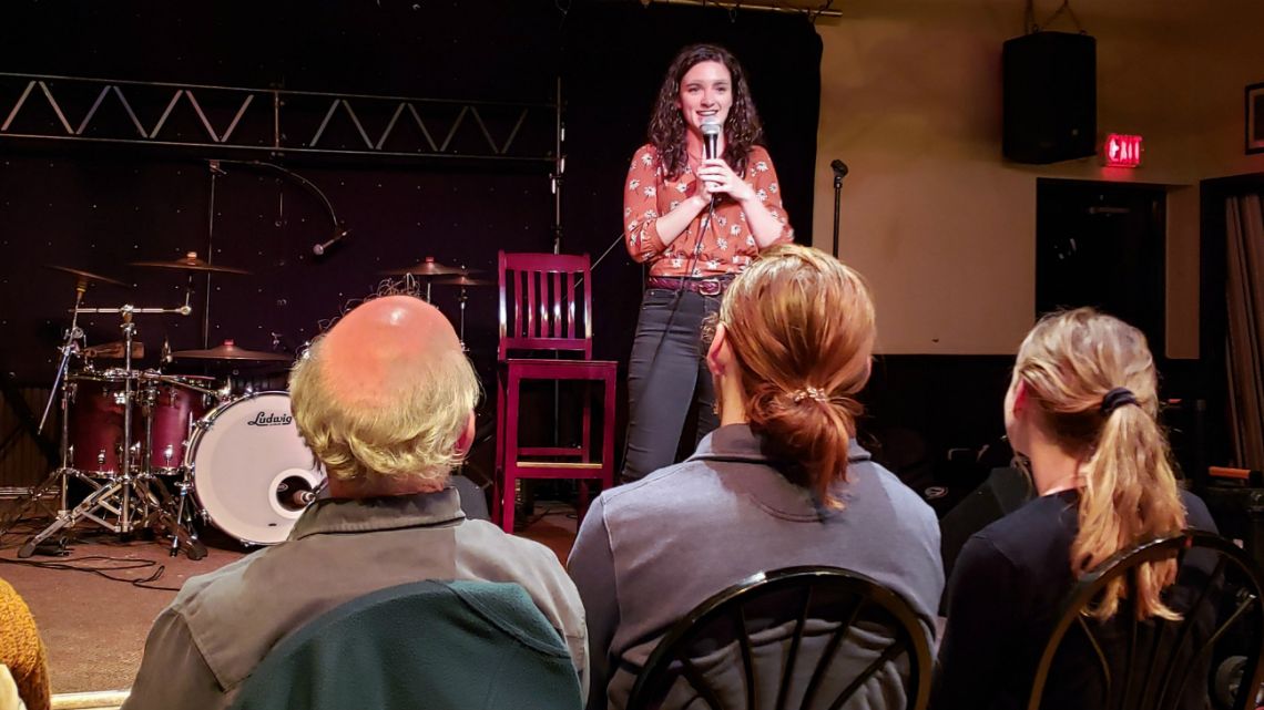 Científicas utilizan el stand up y la comedia para divulgar ...