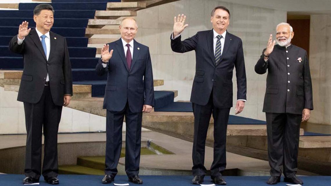 Segundo mundo | Perfil