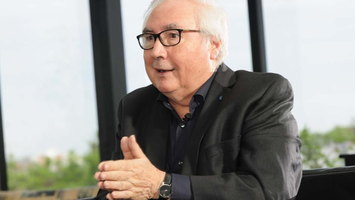 Manuel Castells: "Consumimos medios no para informarnos sino para ...